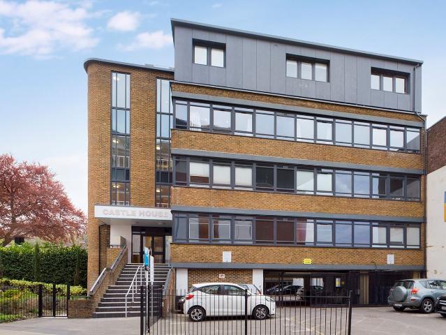 Town Centre, Castle House, Desborough Road, High Wycombe HP11, 1 bed flat to rent, £1,200 pcm | PrimeLocation