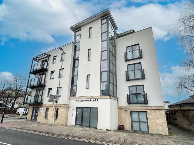 Town Centre, Cheltenham GL52, 2 bed flat to rent, £1,195 pcm | PrimeLocation
