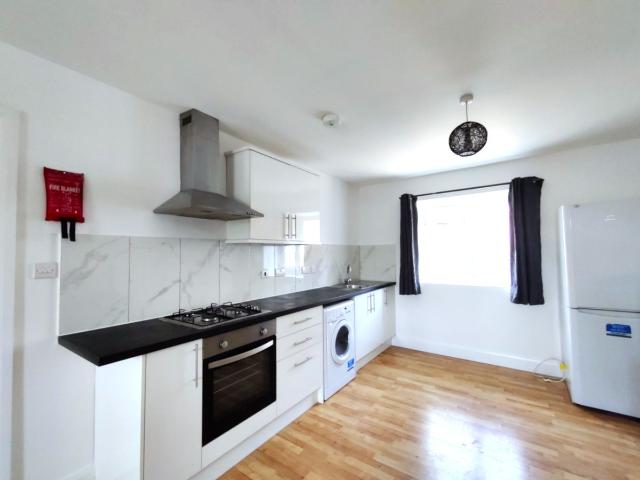 Town Centre, Hatfield AL10, 1 bed flat to rent, £1,150 pcm | PrimeLocation