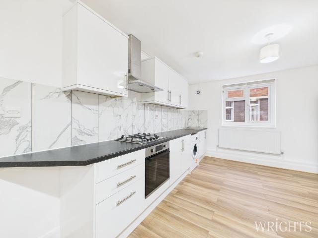 Town Centre, Hatfield AL10, 1 bed flat to rent, £1,150 pcm | PrimeLocation