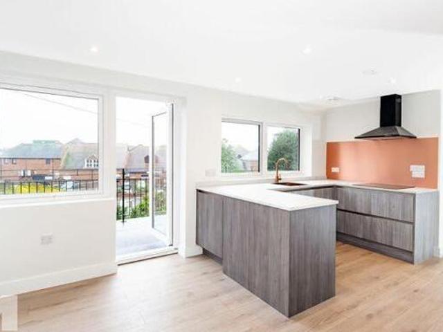 Town Centre, Ringwood, 2 Bedroom Apartment