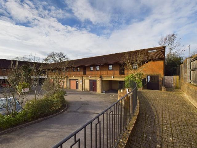 Town End, Caterham CR3, 1 bed flat to rent, £1,250 pcm | PrimeLocation