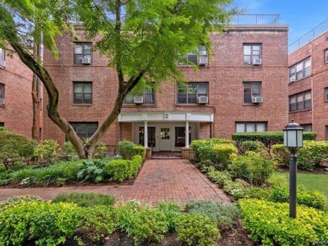 Town House Pl Apt N, Great Neck, Property For Sale