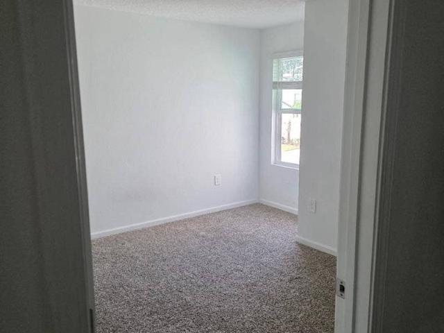 Town house room for rent