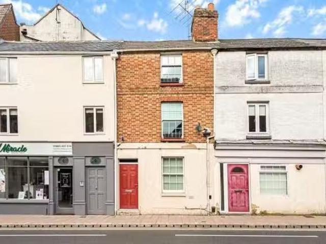 Town house to rent in Cowley Road, East Oxford OX4