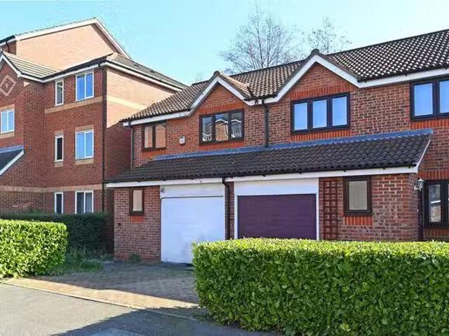 Town house to rent in Wheat Sheaf Close, London E14