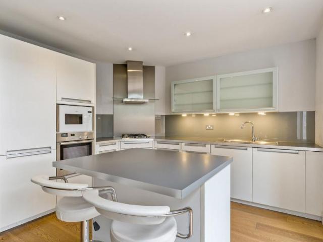 Town House to rent with 5 bedrooms, Woodman Mews, Richmond
