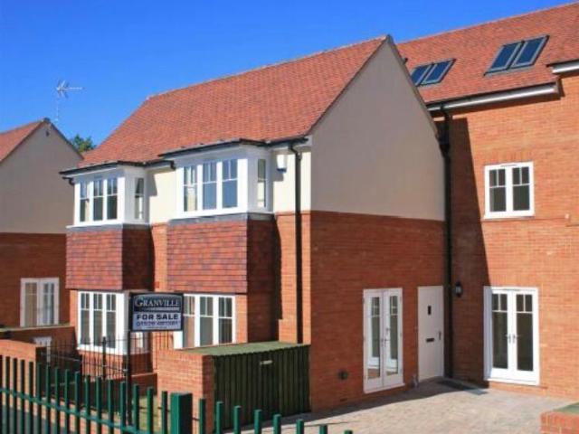 Town Lane, Marlow SL7, Room to rent, £1,000 pcm | PrimeLocation