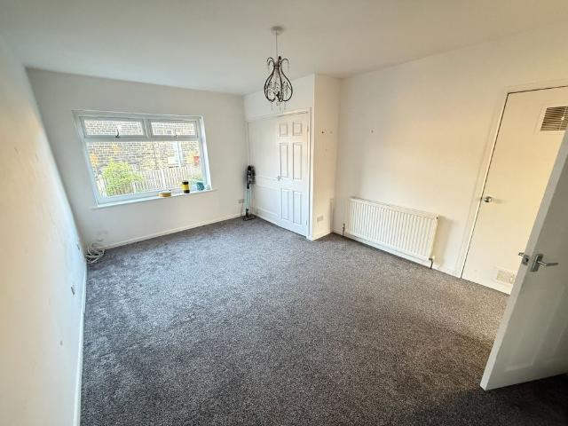 Towngate, Thurlstone, Sheffield, S36 9RH