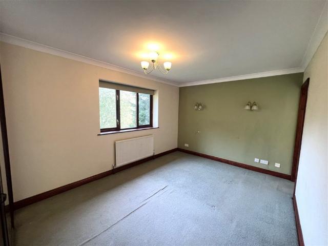 Towngate, Thurlstone, Sheffield, S36 9RH