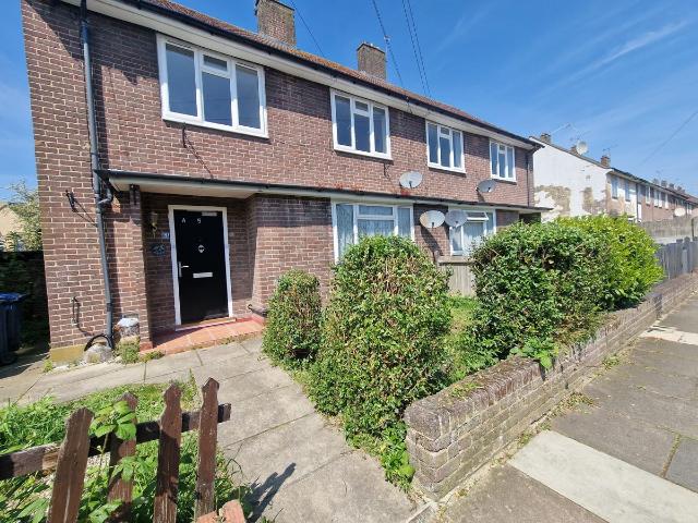 Towney Mead, Northolt UB5, 2 bed maisonette to rent, £1,500 pcm | PrimeLocation