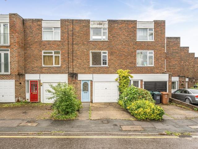 Townfield Rickmansworth WD3 3 bed terraced house to rent £2,250 pcm £519 pw