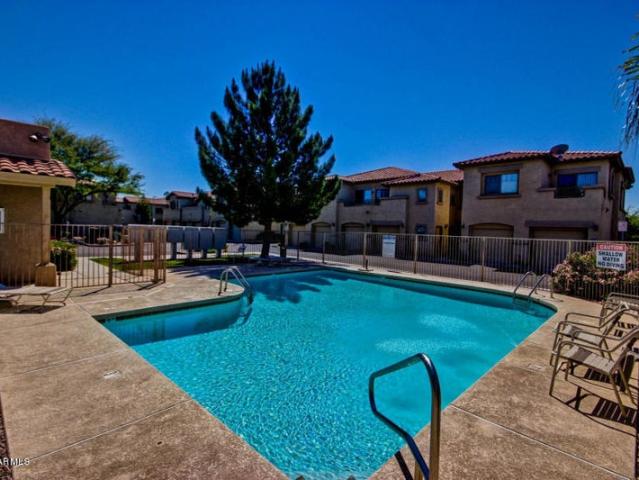 Townhouse 2 bed 2 bath plus office area