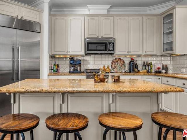 townhouse 2 bedroom, West Hollywood CA 90069 DS88111500
