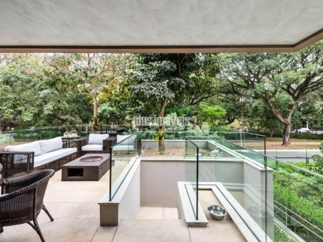 TOWNHOUSE 459,0M²AU3SUÍTES 2 ESCRITÓRIOS 4 VAGAS DE GARAREM LOUNG EXTERNO COM ESPAÇO GOURMET