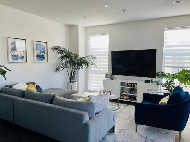 Townhouse 4b/4b looking for new housemate