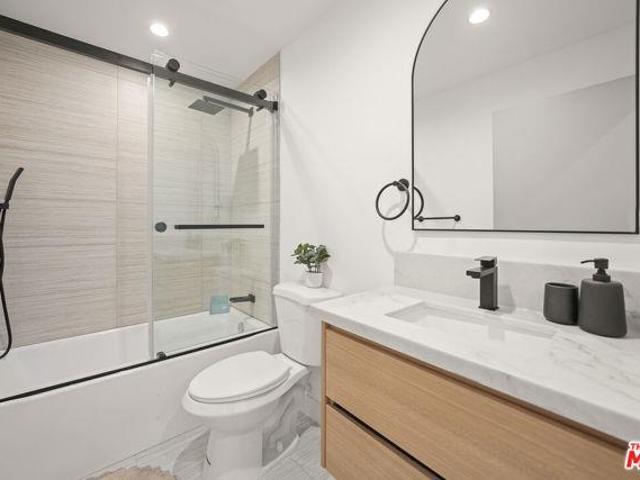 townhouse 5 bedroom, Los Angeles CA 91401 DS88663513