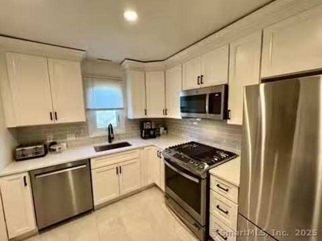 Townhouse, Condominium Rental Norwalk, CT 58 Glenrock #58