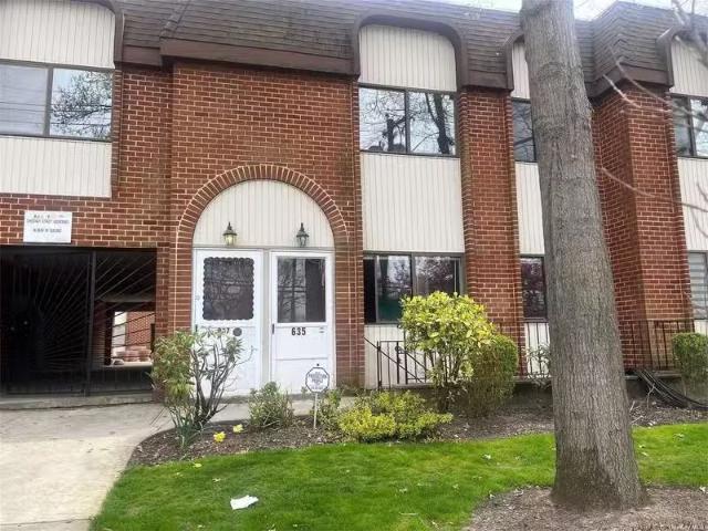 Townhouse Cedarhurst, NY 635 Chestnut St