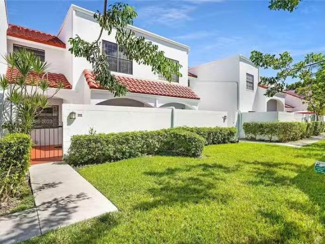 Townhouse Aventura, FL 20904 Leeward Ct #222 2