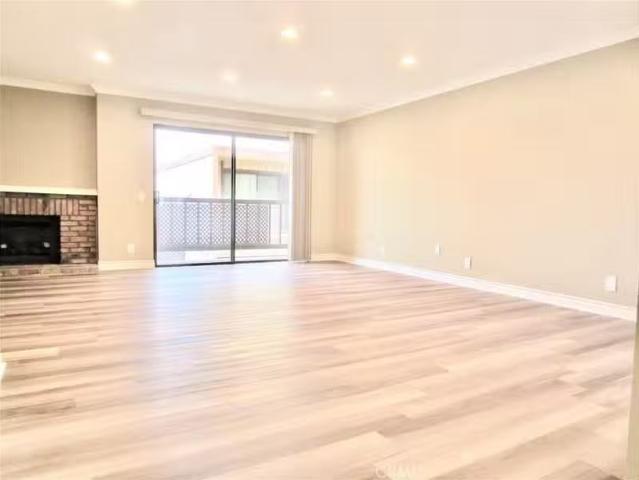 Townhouse Gardena, CA 16919 S Dalton Ave #105
