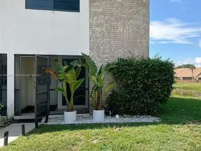 Townhouse Green Acres, FL 1030 Parkside Green Dr #D