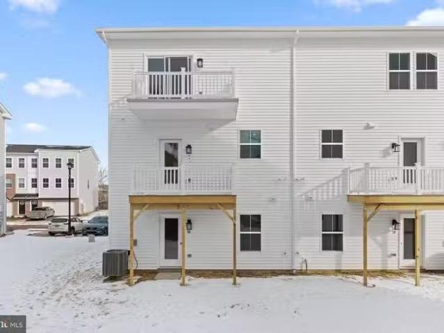 Townhouse, End of Row/Townhouse BRIDGEPORT, PA 56 Continent.