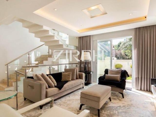 TOWNHOUSE EXCLUSIVA NAS MERCÊS!