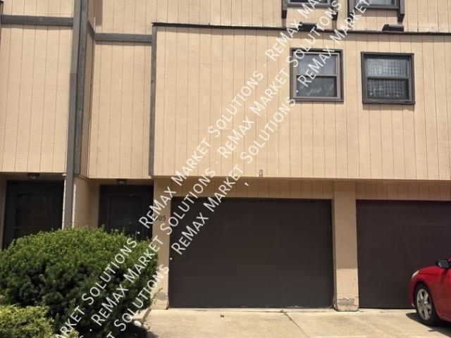 Townhouse for Rent in Cuyahoga Falls!