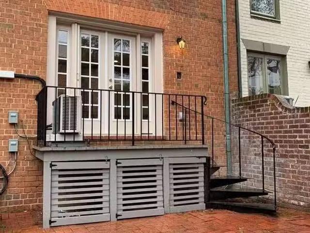Townhouse, Interior Row/Townhouse ALEXANDRIA, VA 103 Camero.