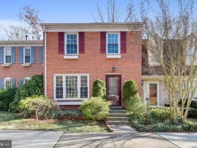 Townhouse, Interior Row/Townhouse BURKE, VA 5867 Kara Pl
