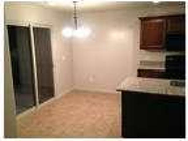 Townhouse in quiet area, spacious with big kitchen