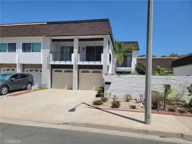 Townhouse Irvine, CA 32 Queens Wreath Way