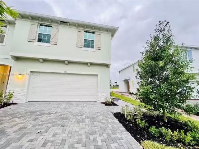 Townhouse Lake Worth, FL 6915 Harbours Edge Ave