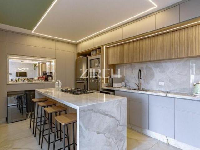 Townhouse mobiliada no Pilarzinho com rooftop, hidro, fireplace e projeto assinado com 2 Quartos