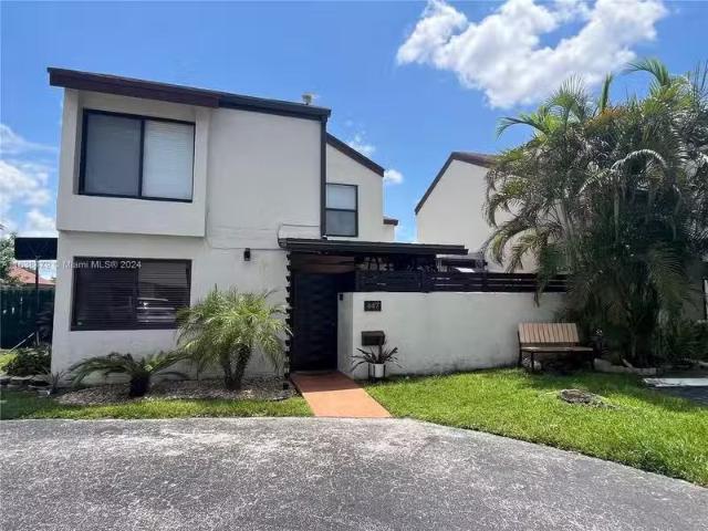 Townhouse Miami, FL 447 Nw 98th Ct