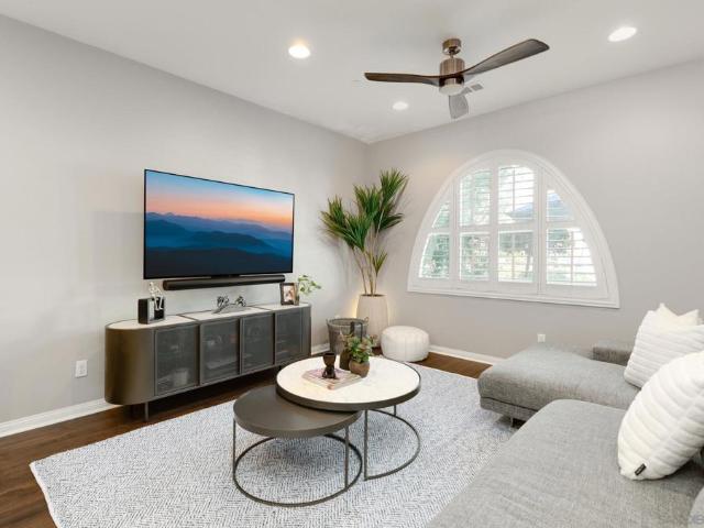 15947 Parkview Loop