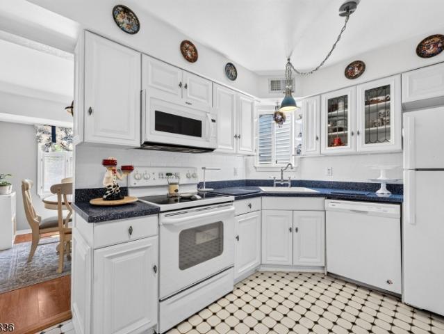 Townhouse: MLS #4045