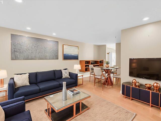 Townhouse: MLS #432813