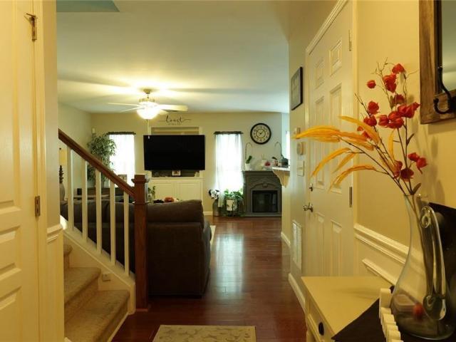 Townhouse: MLS #7808