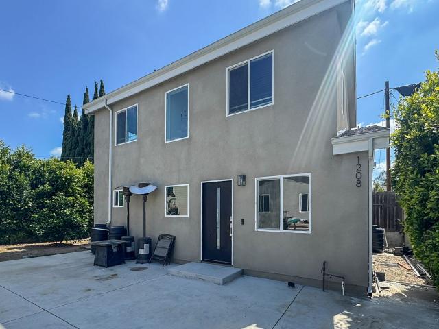 Townhouse Style 3BD + 2BA Backhouse