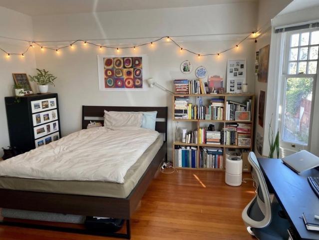Townhouse room available