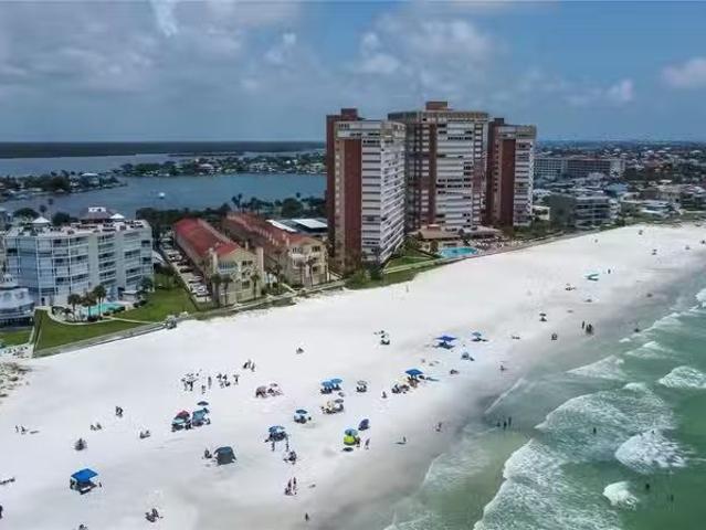 Townhouse REDINGTON SHORES, FL 17960 Gulf Blvd #212