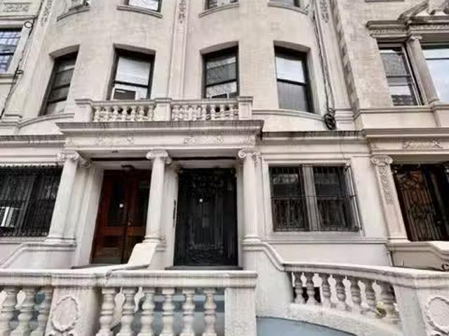 Townhouse, Residential Rental New York, NY 259 W 70th St #1A