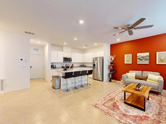 Townhouse with Garage, Fast WiFi, Spring Valley lo