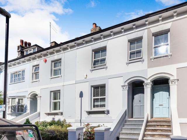 Townhouse to rent in York Road, Eastbourne, BN21 | Leaders