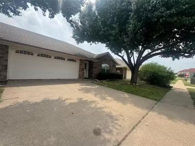 Townhouse, Traditional Granbury, TX 1008 Teresa Ct