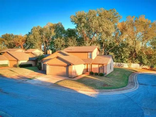 Townhouse, Traditional Edmond, OK 206 Woodbridge Cir