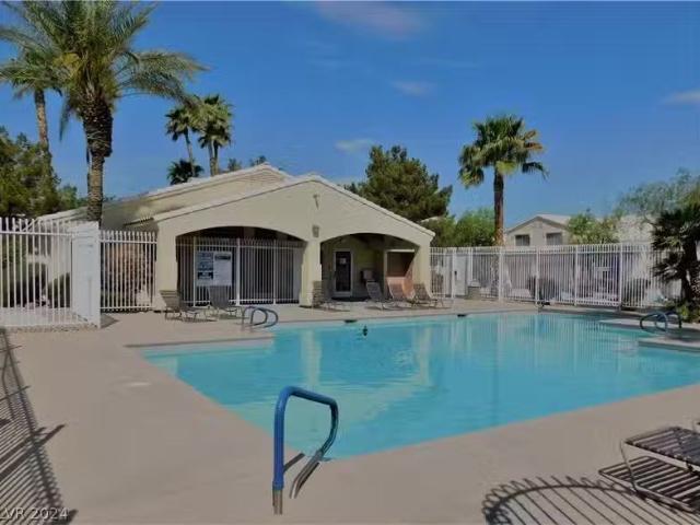Townhouse, Two Story Las Vegas, NV 8465 Blue Island Ave