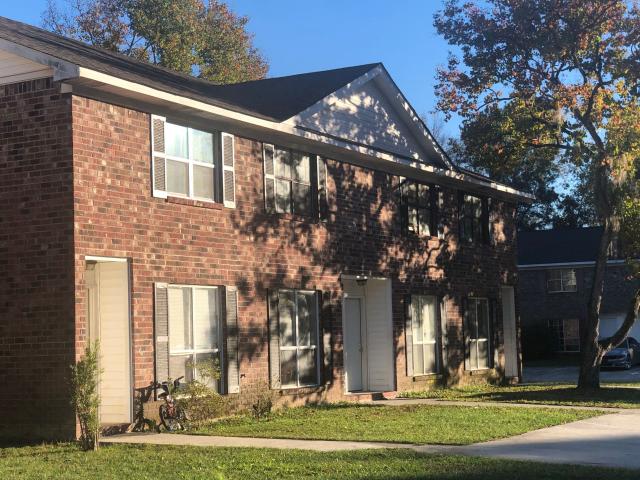 Townhouse unit in trendy Summerville
